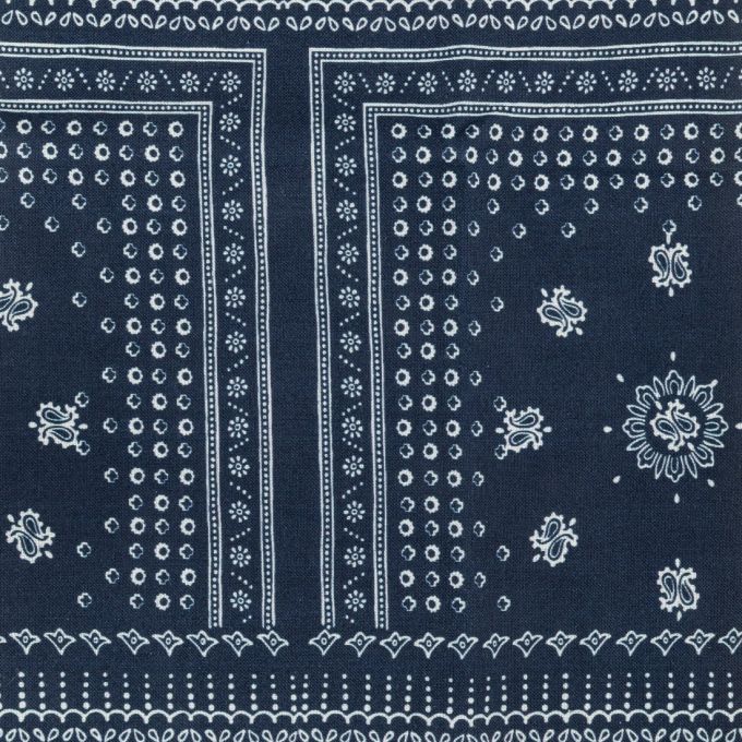 Coupon de tissu motif bandana bleu marine